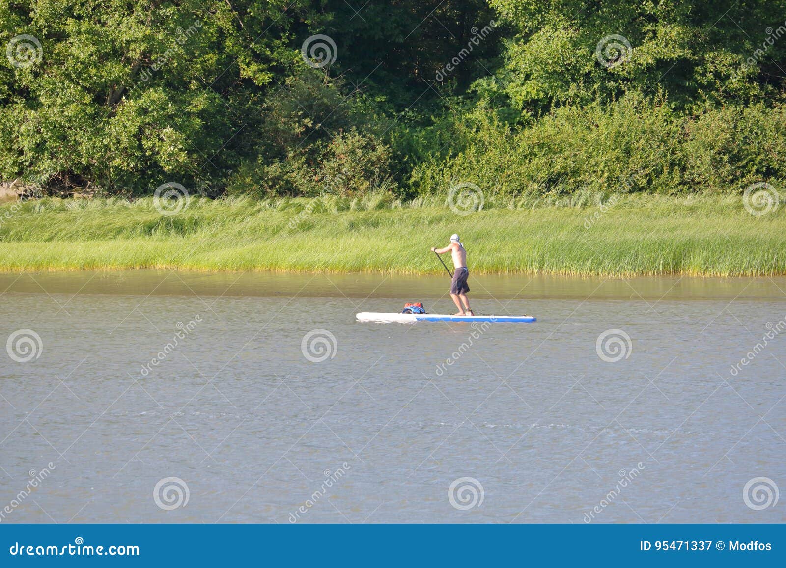 Paddle Boarder on River editorial photography. Image of single - 95471337