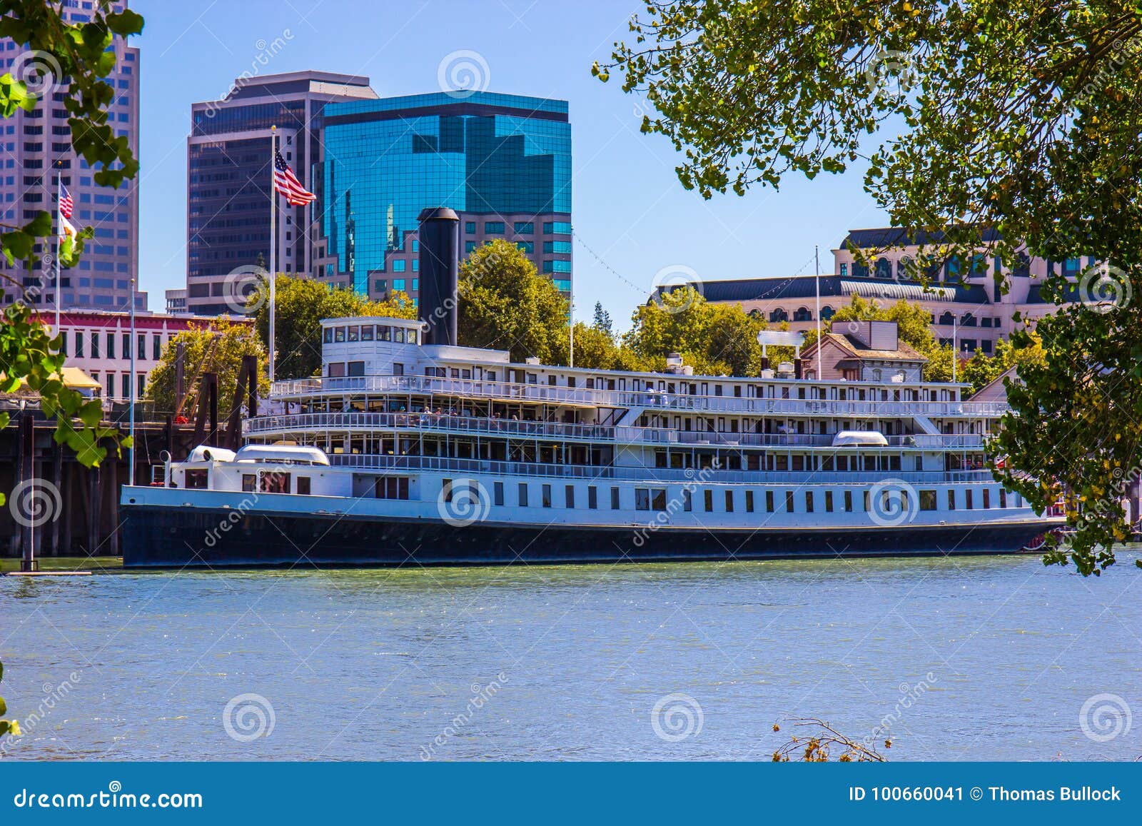 Paddle Wheel River Boat editorial photo. Image of sitting - 100660041