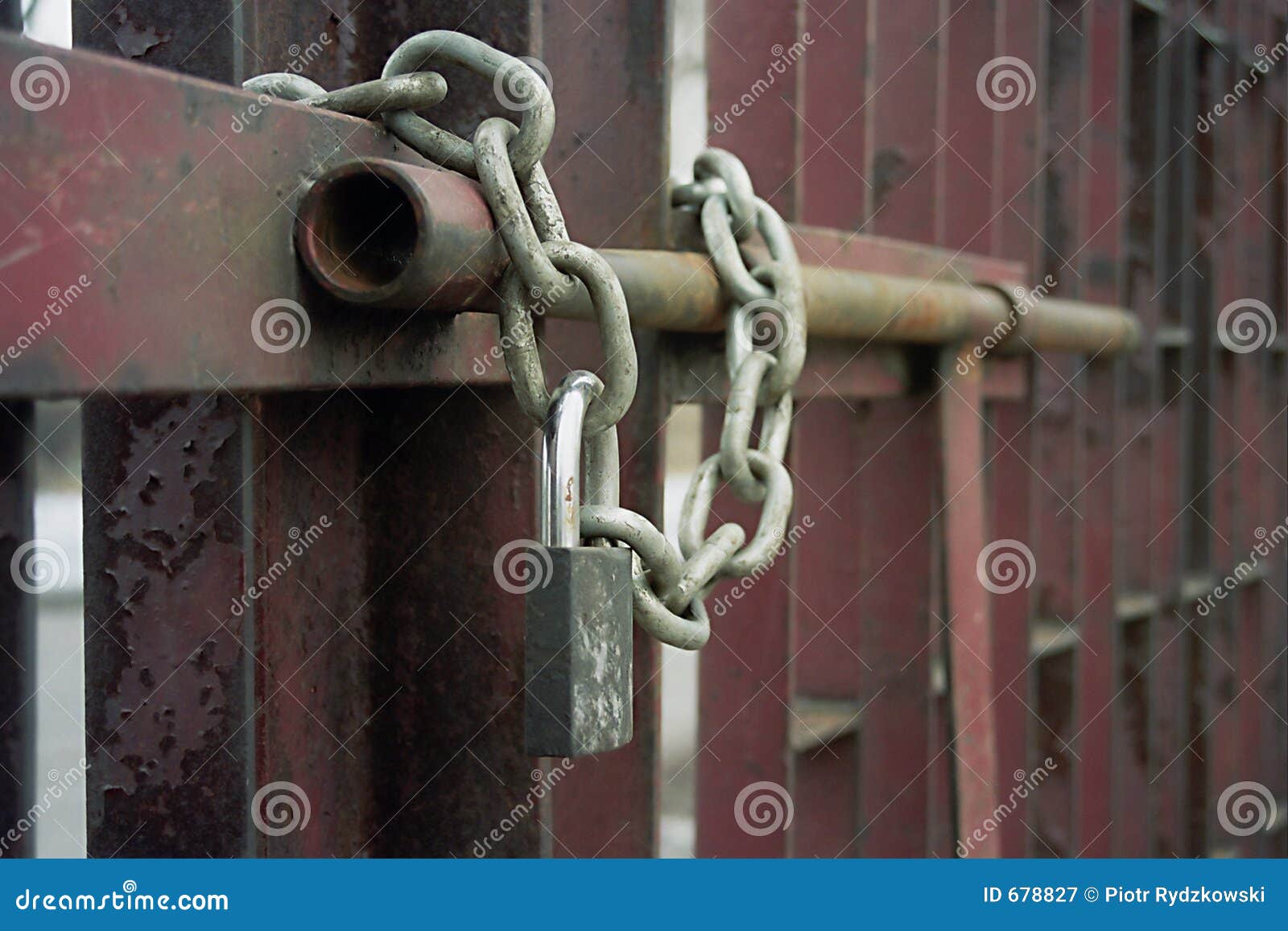 Padlocked Gate Picture. Image: 678827