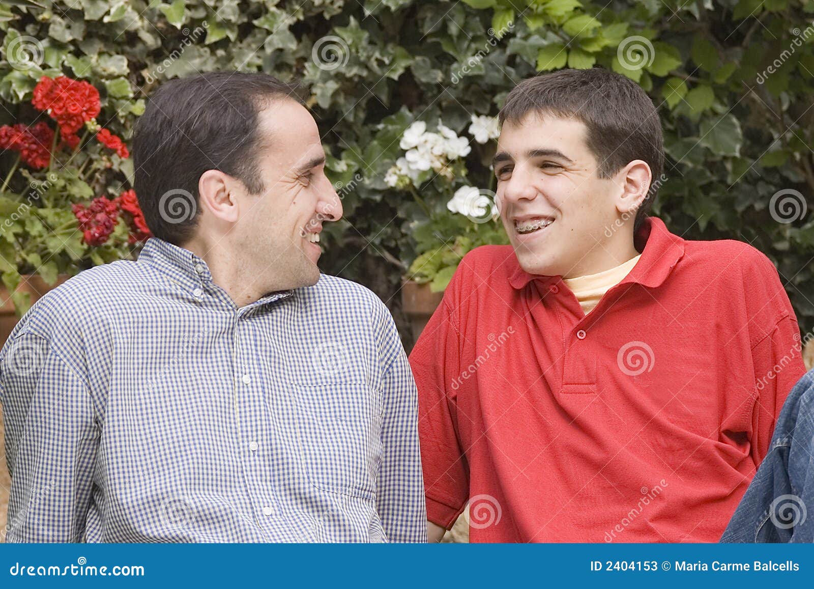 Padre Con Su Hijo Imagen De Archivo Imagen De Felicidad 2404153