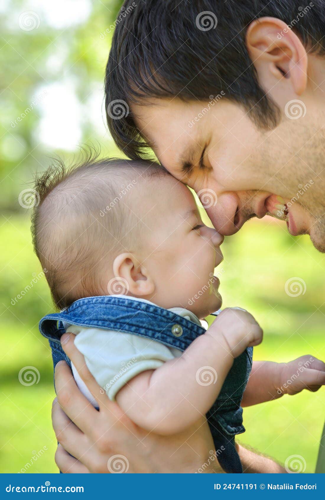 Padre con su hijo imagen de archivo. Imagen de padre - 24741191