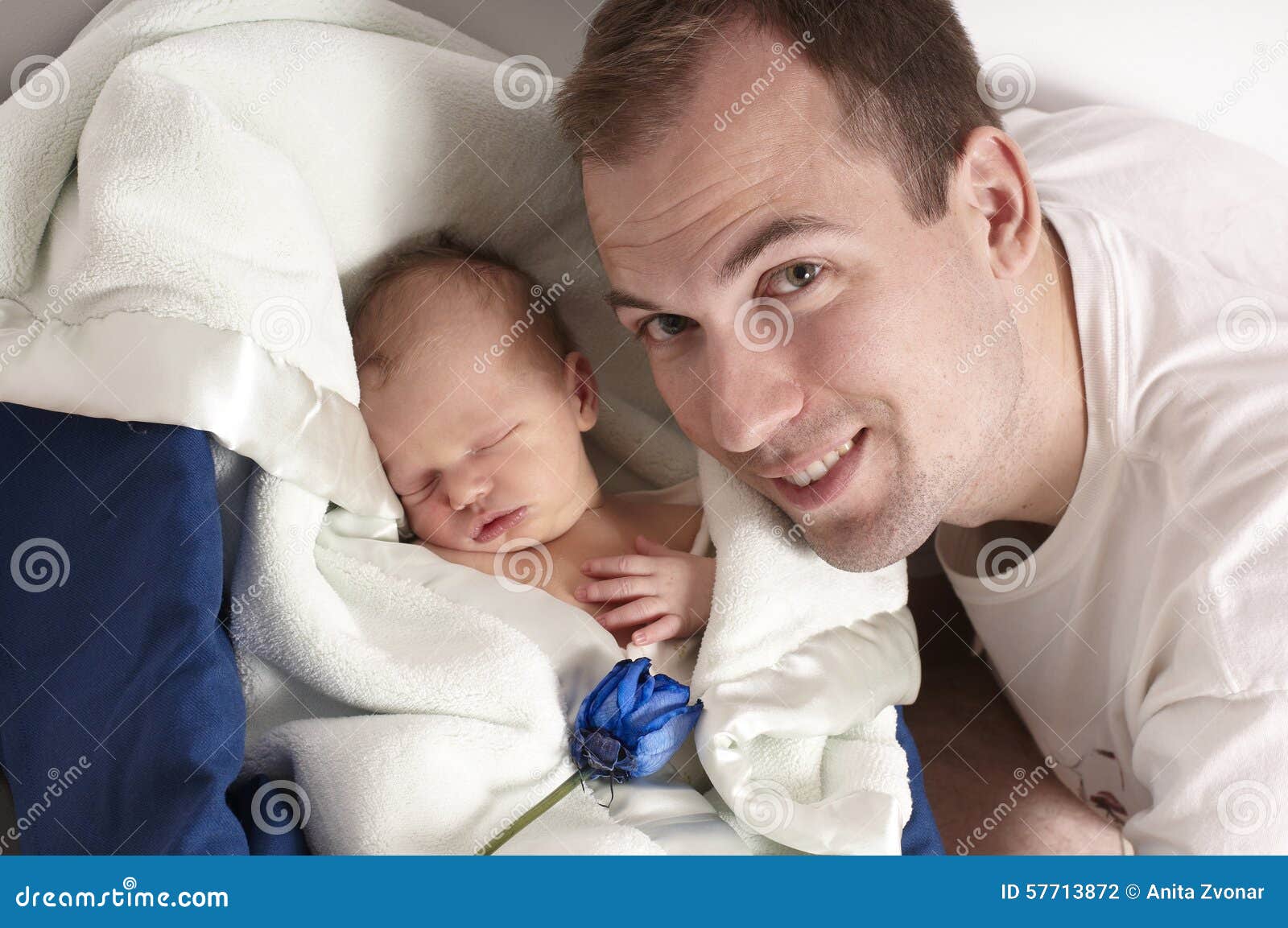 Padre E Neonato, Neonato Neonato Fotografia Stock - Immagine di vecchio ...