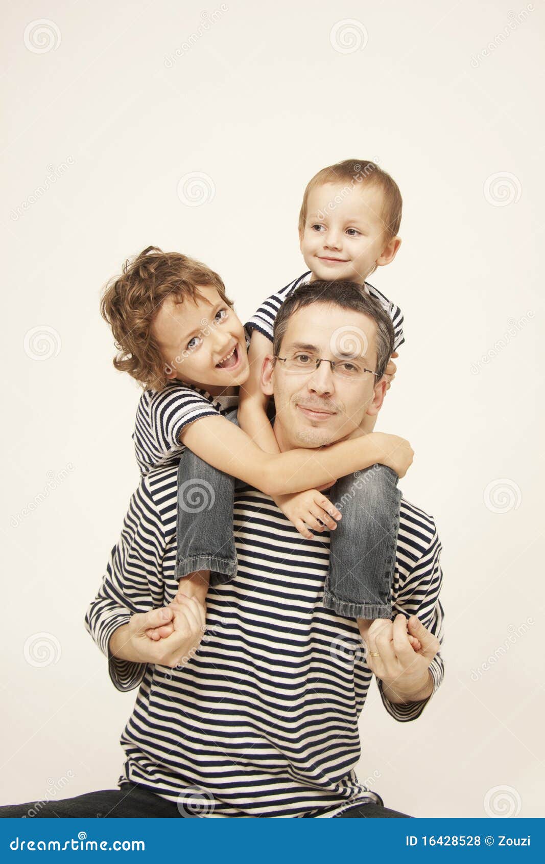 Padres con los hijos foto de archivo. Imagen de humano - 16428528