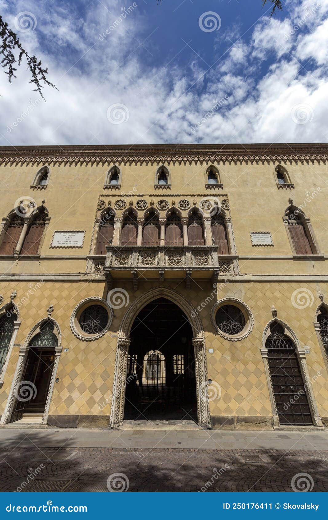 Palazzo Romanin Jacur in Padua a 14th Century Venetian Gothic Palace ... Palazzo Romanin Jacur in Padua a 14th Century Venetian Gothic Palace ...