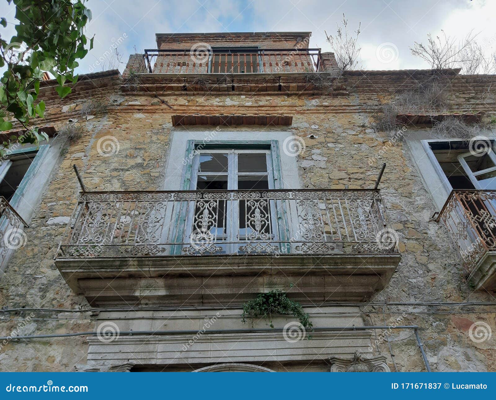 Paduli - Balconi Del Borgo Fantasma Editorial Photography - Image of ...