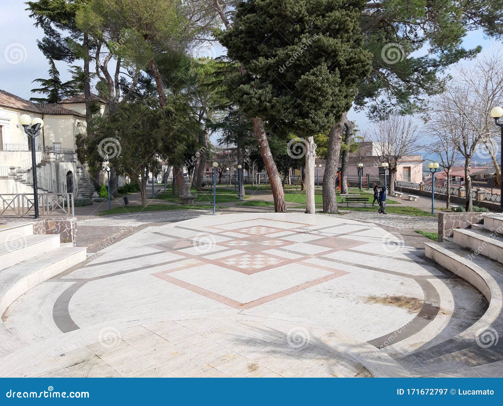Paduli - Piazza in Villa Comunale Editorial Photography - Image of duke ...