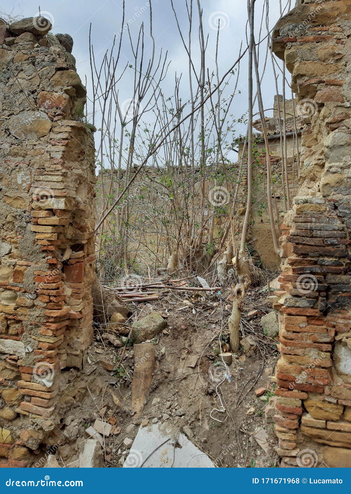Paduli - Ruderi Al Borgo Fantasma Editorial Stock Photo - Image of ...