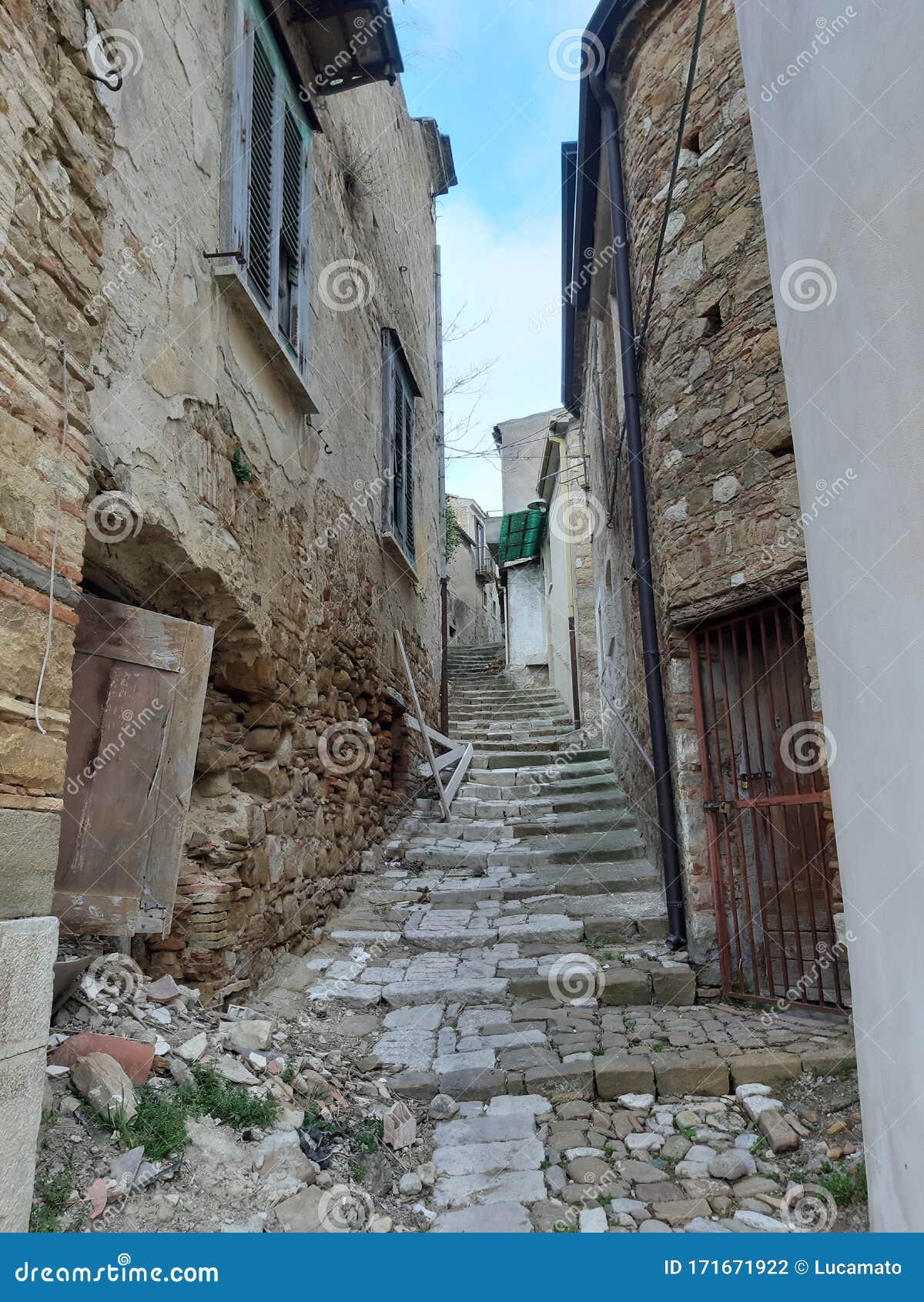 Paduli - Scalinata Del Vecchio Borgo Editorial Photography - Image of ...