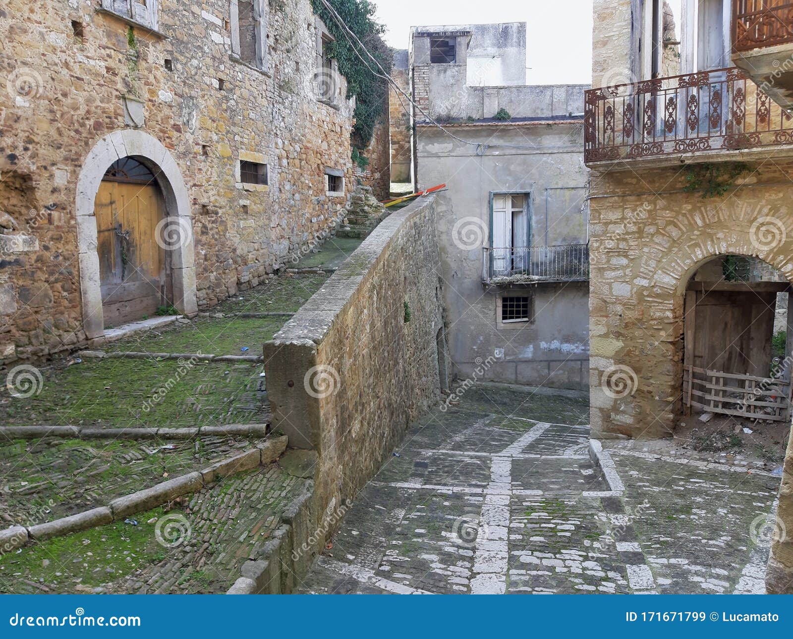 Paduli - Scalinate Al Borgo Fantasma Editorial Stock Image - Image of ...