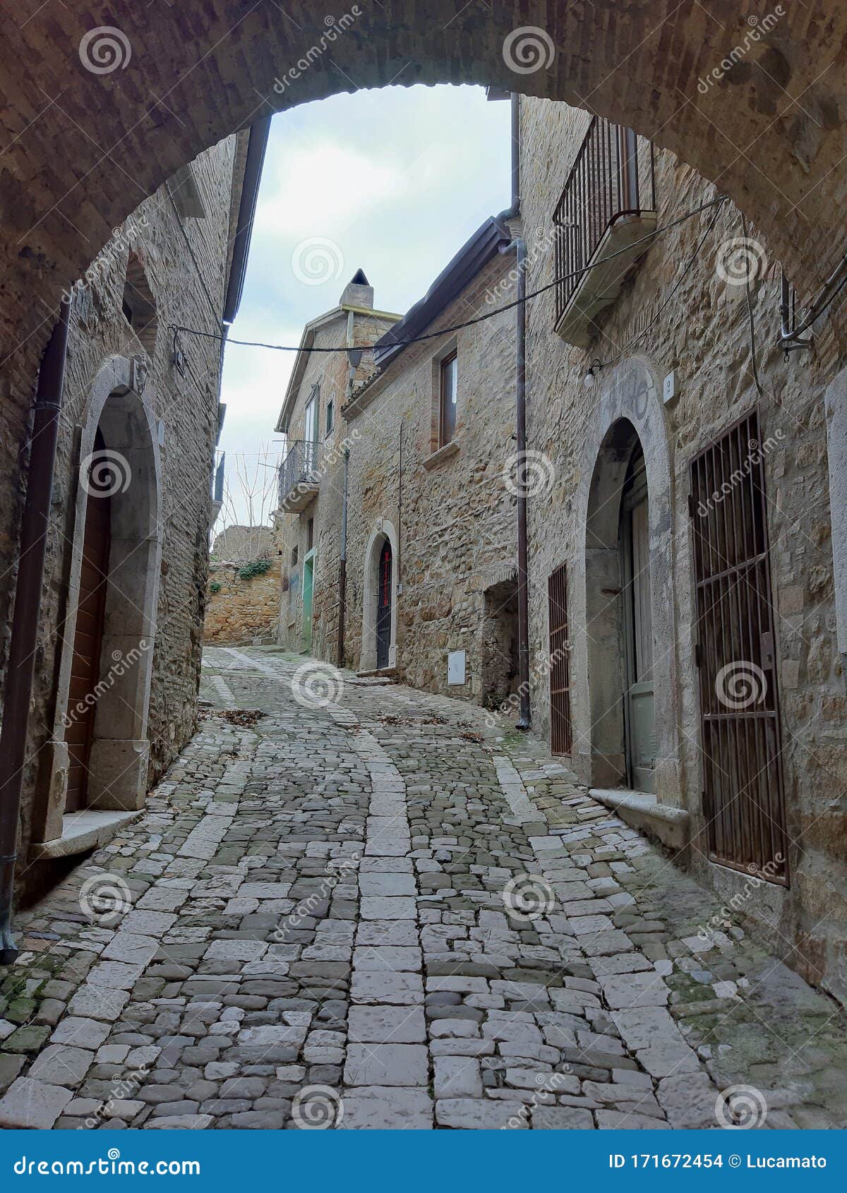 Paduli - Vicolo Del Borgo Fantasma Editorial Stock Image - Image of ...