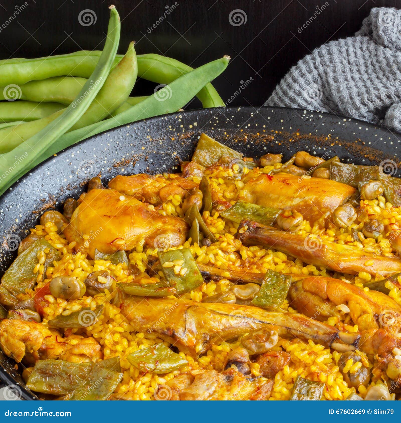 Paella Valenciana - Spaans Voedsel Stock Afbeelding - Image of lunch ...