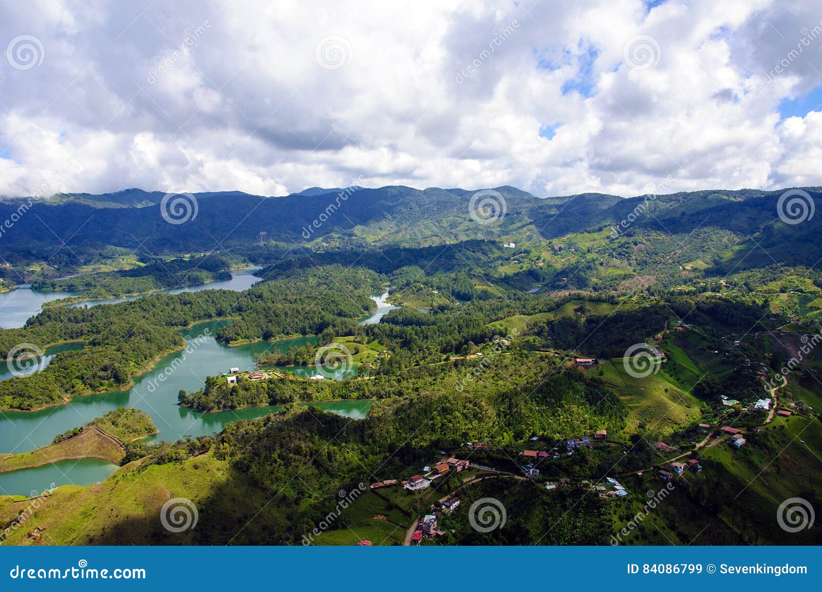 Paesaggio Di Guatape, Colombia Immagine Stock - Immagine di aereo ...
