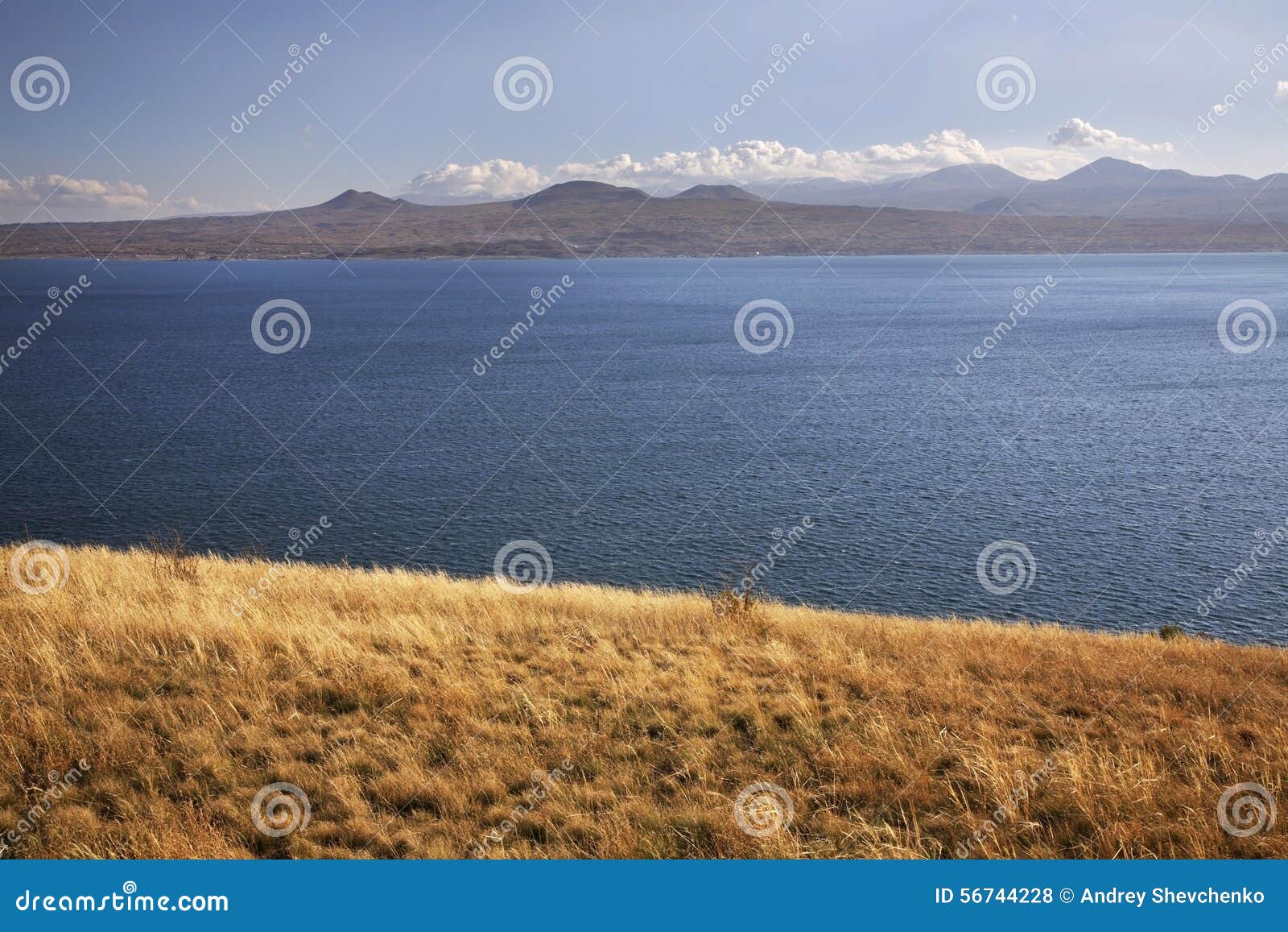 Paesaggio Lago Sevan in Giorno Di Armenia Fotografia Stock - Immagine ...