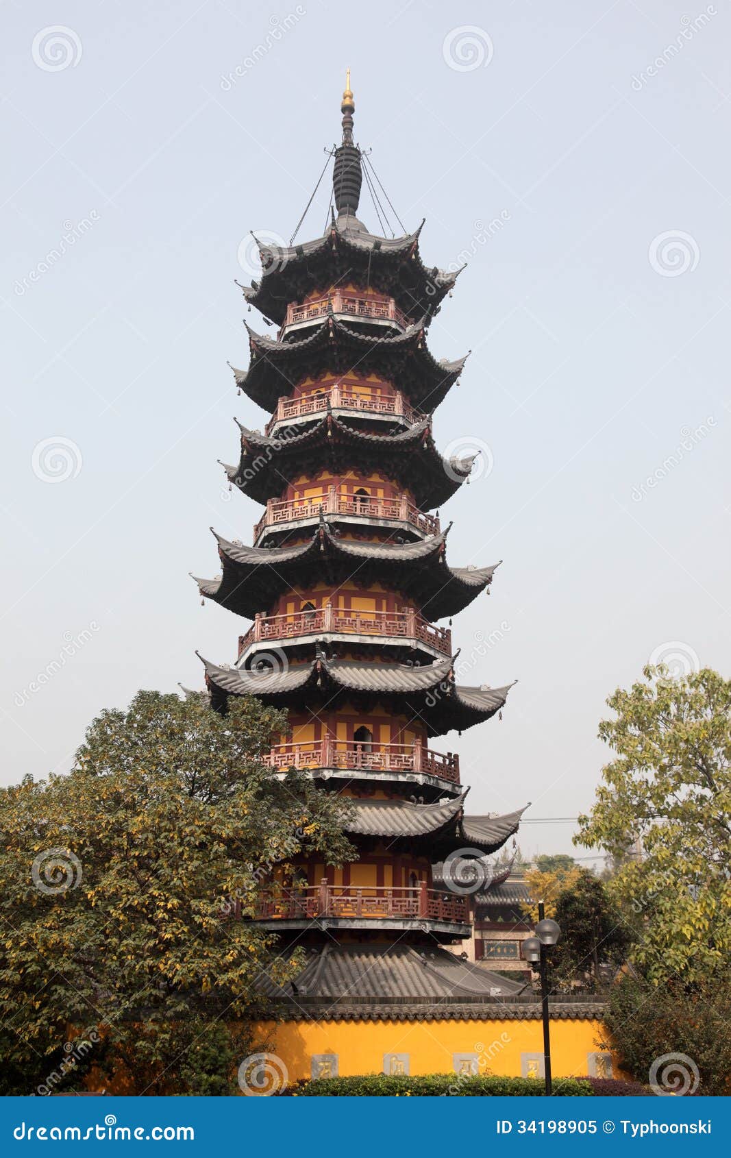 Pagod i Shanghai, Kina fotografering för bildbyråer. Bild av tempel ...