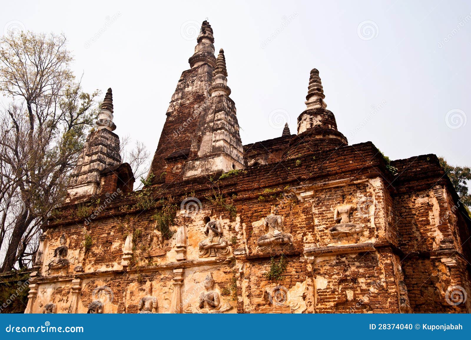 Pagod i thai tempel arkivfoto. Bild av religion, siamesisk - 28374040