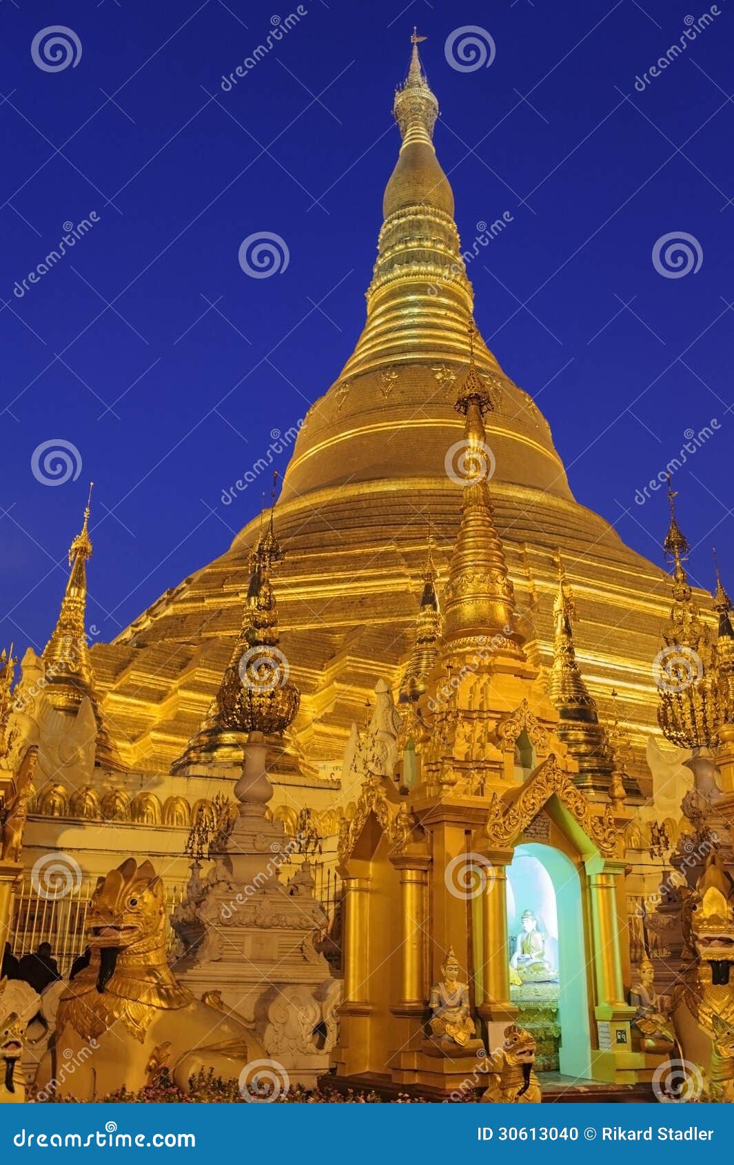 Pagoda de Shwedagon foto de archivo. Imagen de antiguo - 30613040
