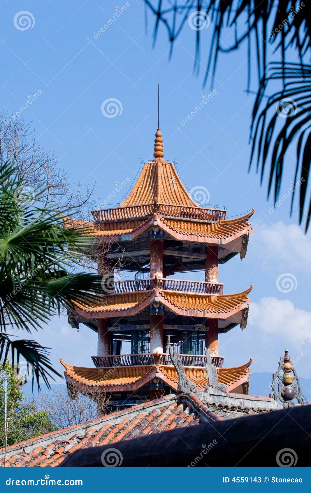 Pagoda en templo imagen de archivo. Imagen de santo, afortunado - 4559143