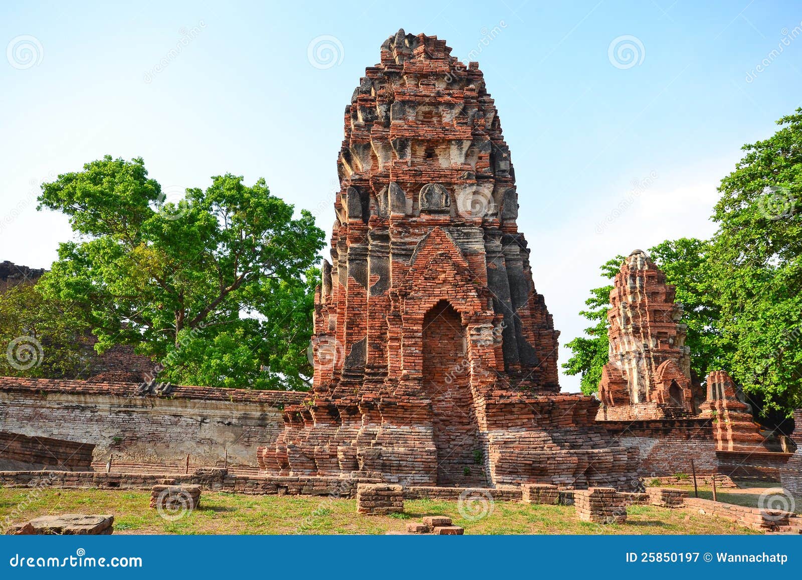 Pagodas Antigos Em Ayutthaya Imagem de Stock - Imagem de pagode ...