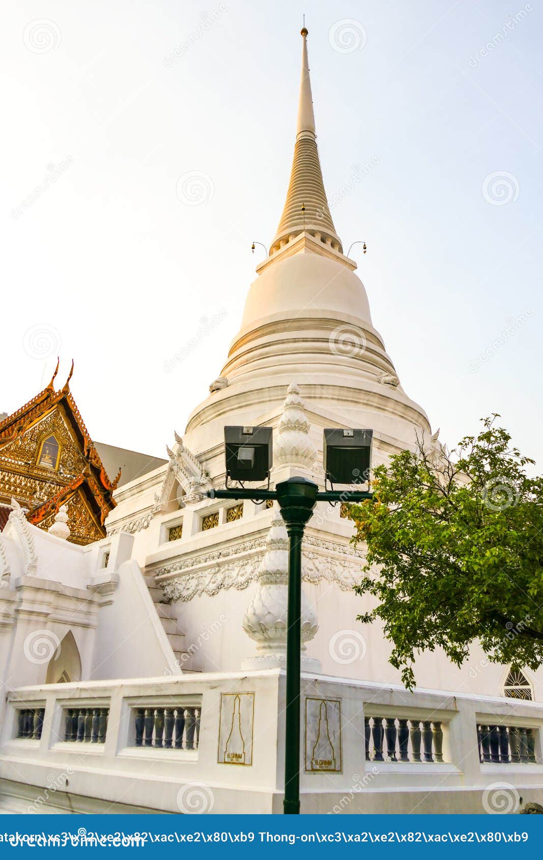 Pagode Wat Pathum Wanaram stockbild. Bild von pagode - 89619589