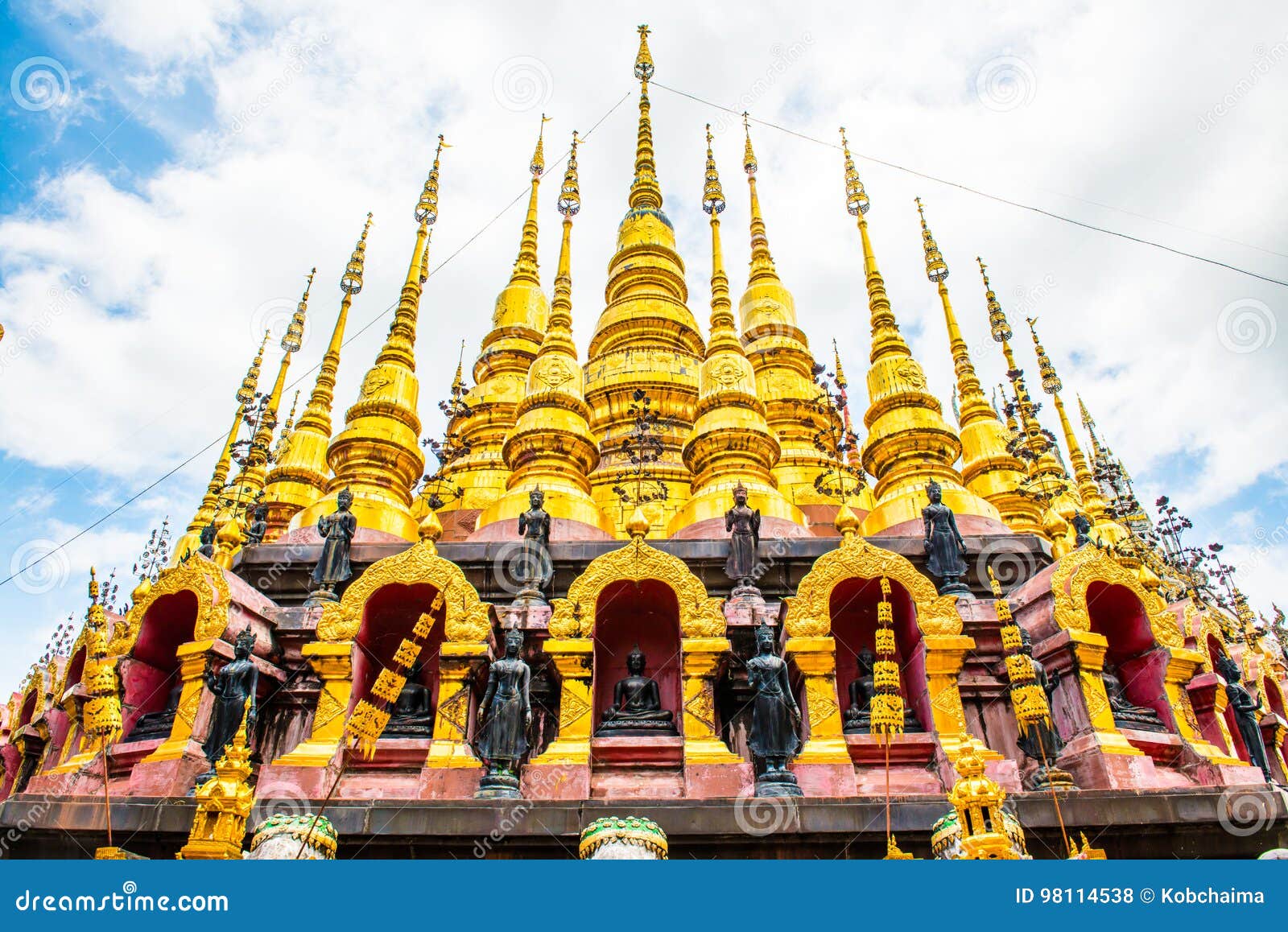 Pagodes Antigos Em Phra Esse Templo De Suthon Mongkhon Khiri Foto de ...