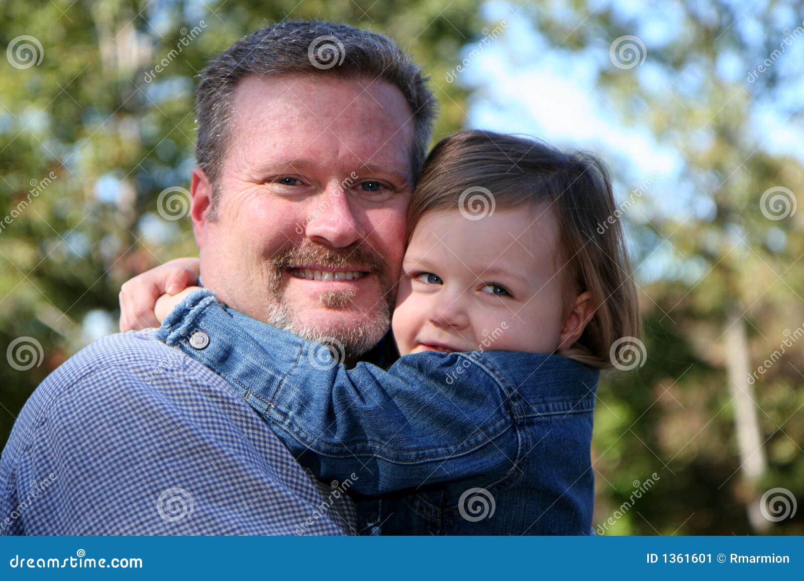 Pai e filha imagem de stock. Imagem de consideravelmente - 1361601