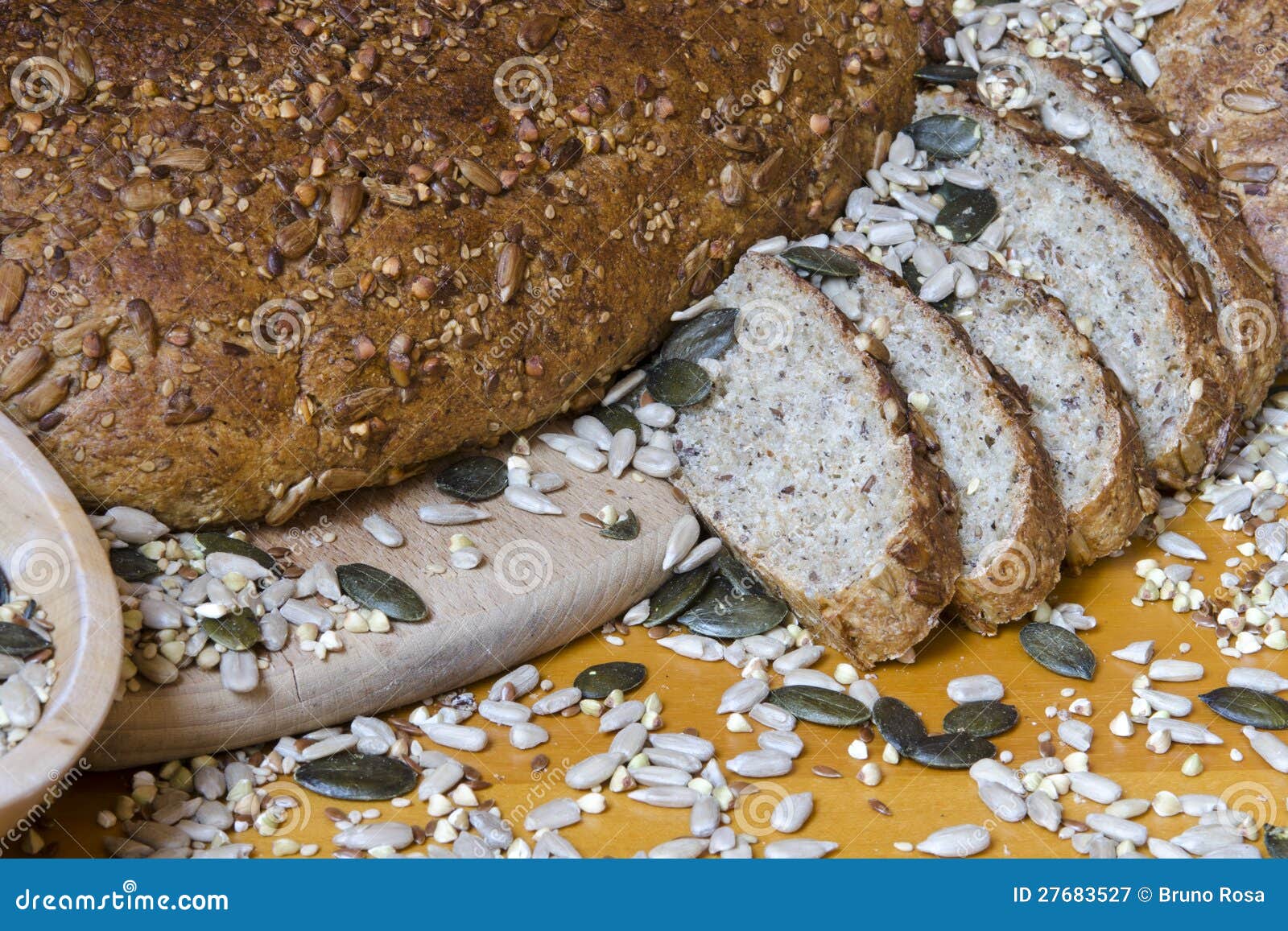 Pain complet rond image stock. Image du santé, groupe - 27683527