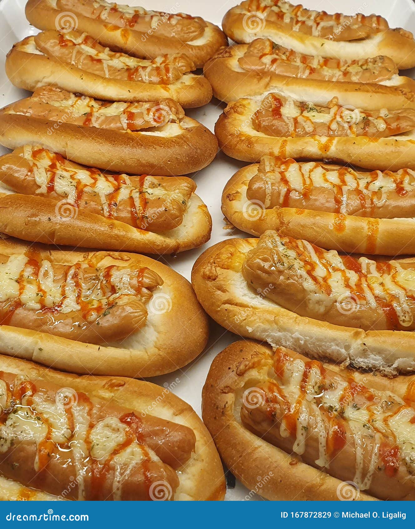 Pain De Saucisse Avec Du Fromage Image stock - Image du fromage ...