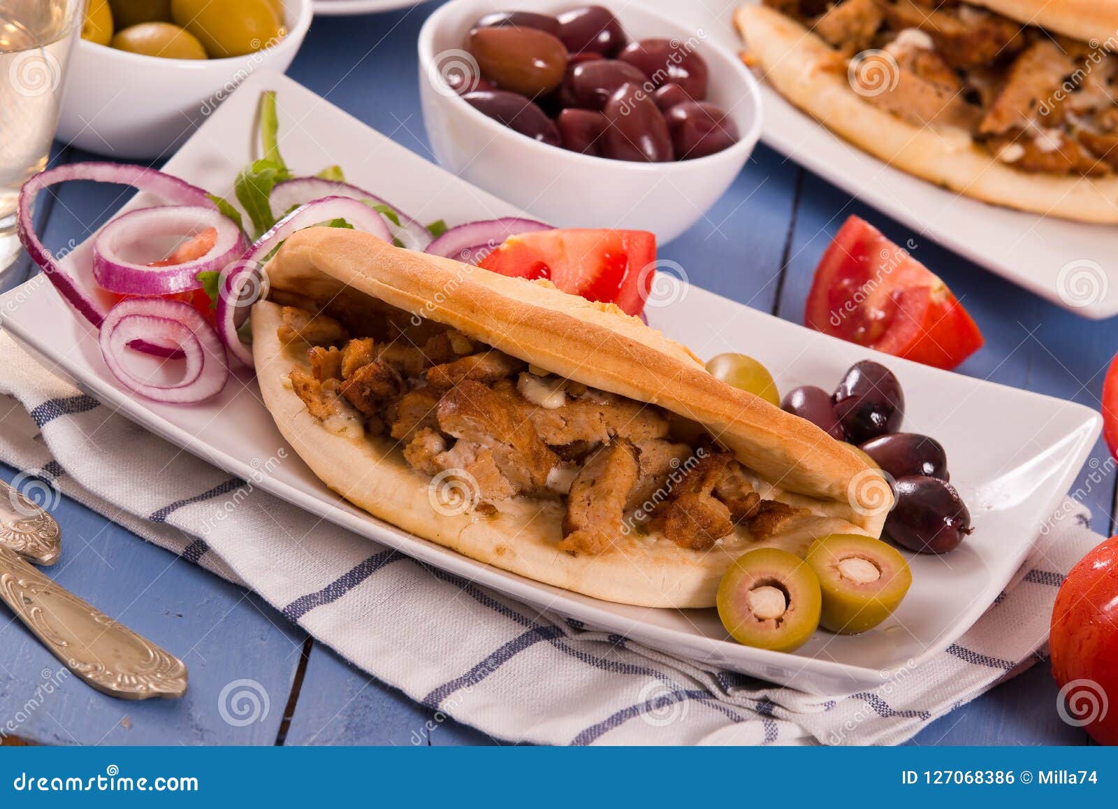 Pain pita grec photo stock. Image du grèce, pain, pâtisserie - 127068386