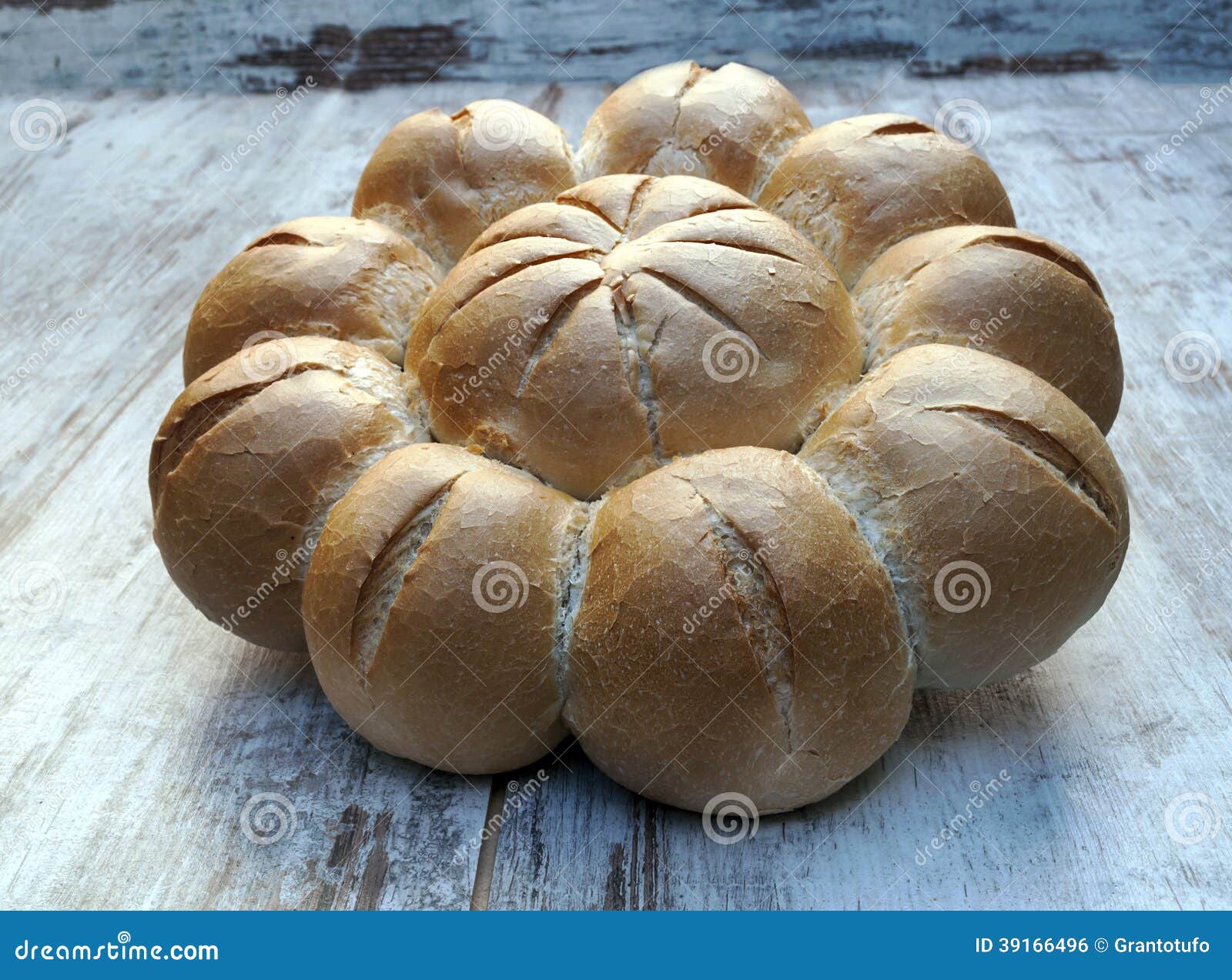 Pain rond photo stock. Image du manger, horizontal, personne - 39166496