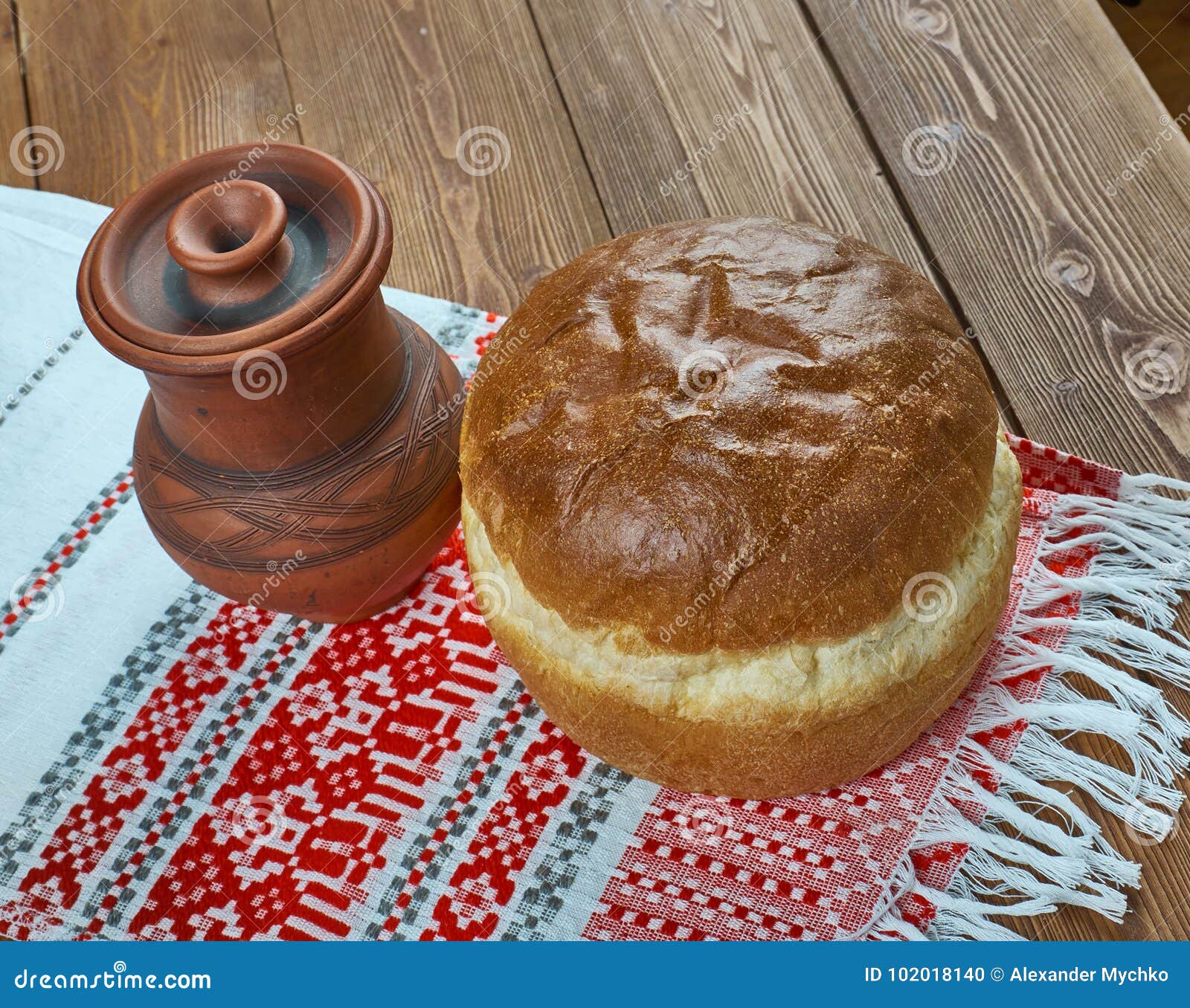 Pain rond russe - karavai photo stock. Image du délicieux - 102018140
