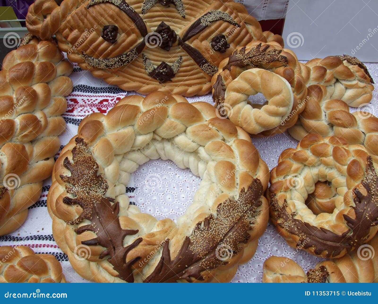 Pain traditionnel image stock. Image du initial, cuisine - 11353715