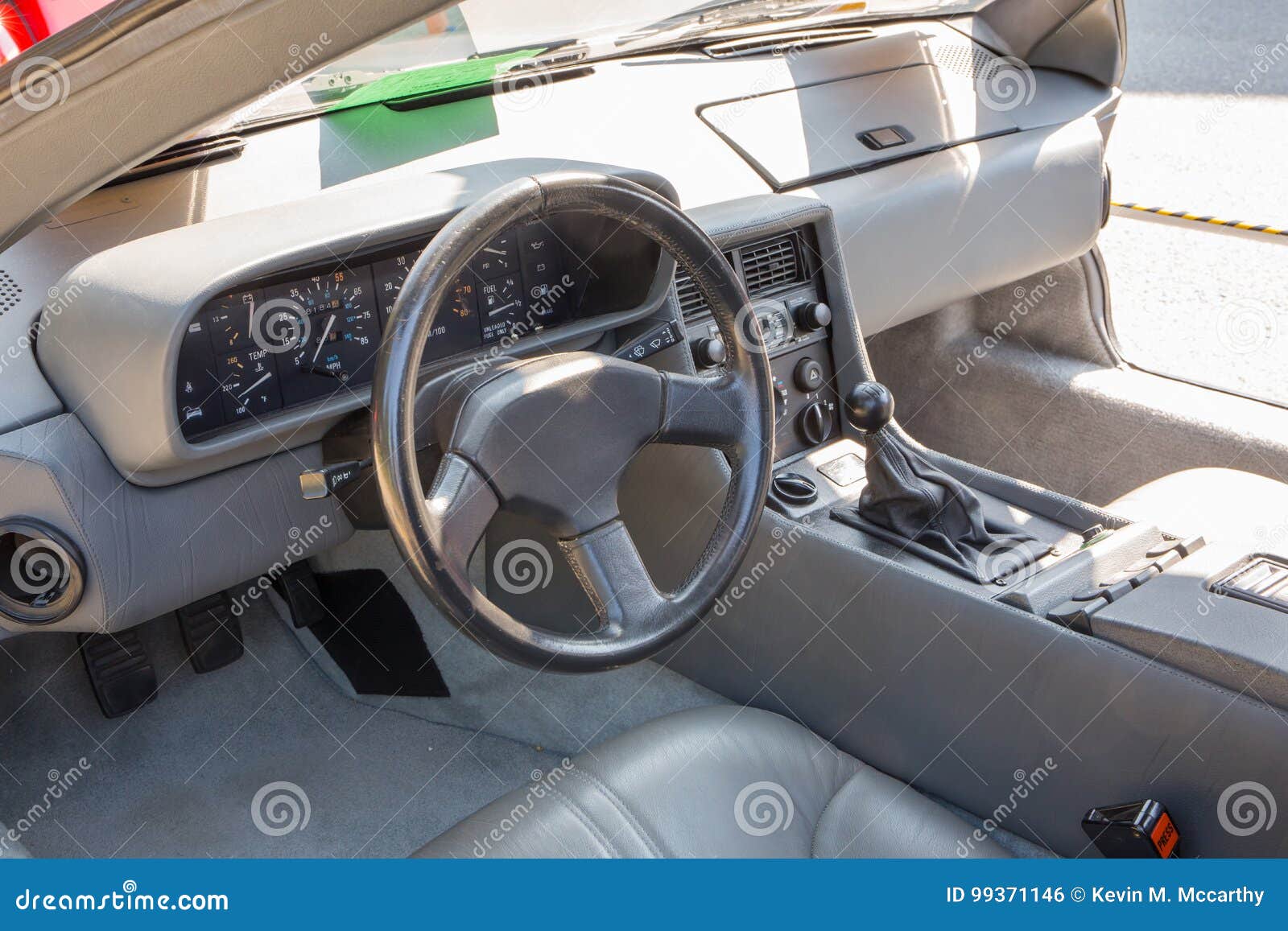 Painel 1981 de Delorean foto editorial. Imagem de recuo - 99371146