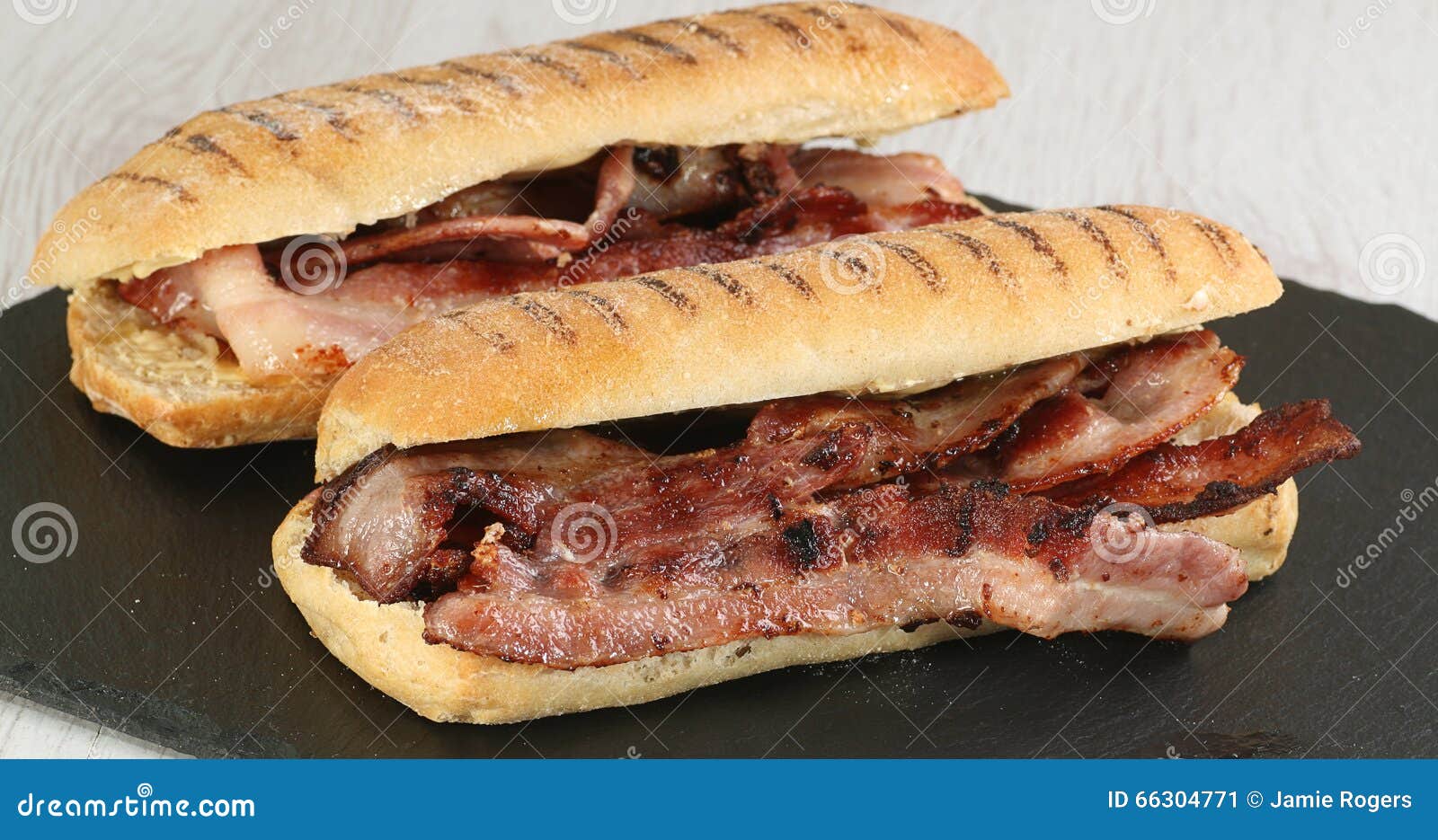 Paini Rola Com Bacon Grelhado Imagem de Stock - Imagem de alimento ...