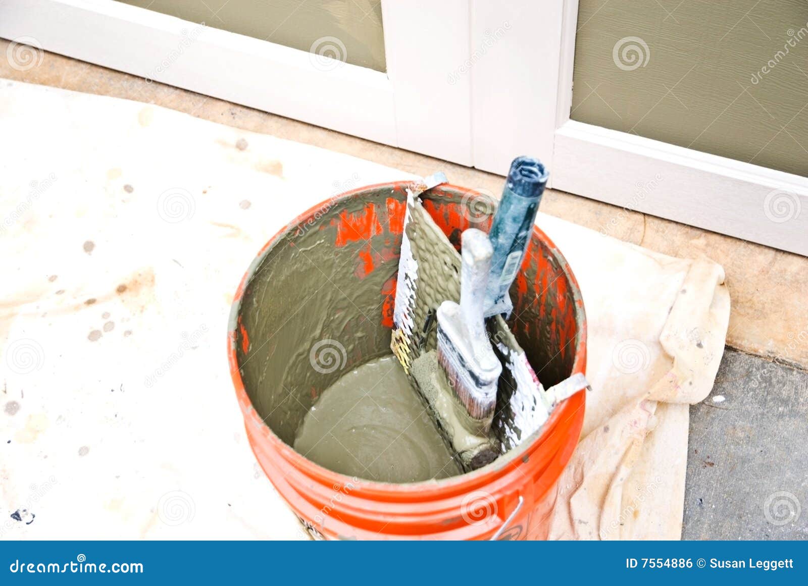 Paint Bucket, Roller and Brush Stock Photo - Image of latex, tools: 7554886