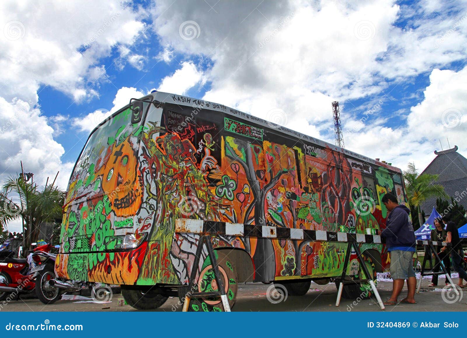 Painted bus editorial stock image. Image of painted, colorful - 32404869