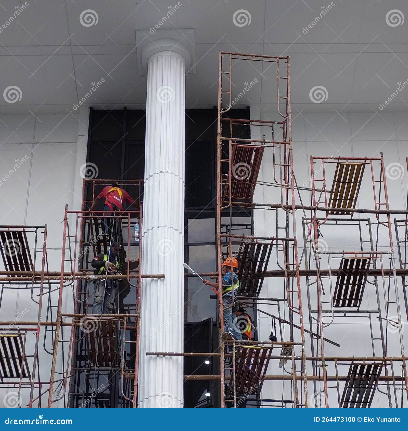 Painting the Building Using Scaffolding Editorial Image - Image of ...