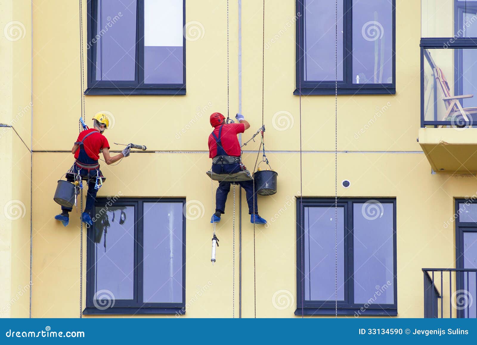 Painting house facade. editorial image. Image of altitude - 33134590