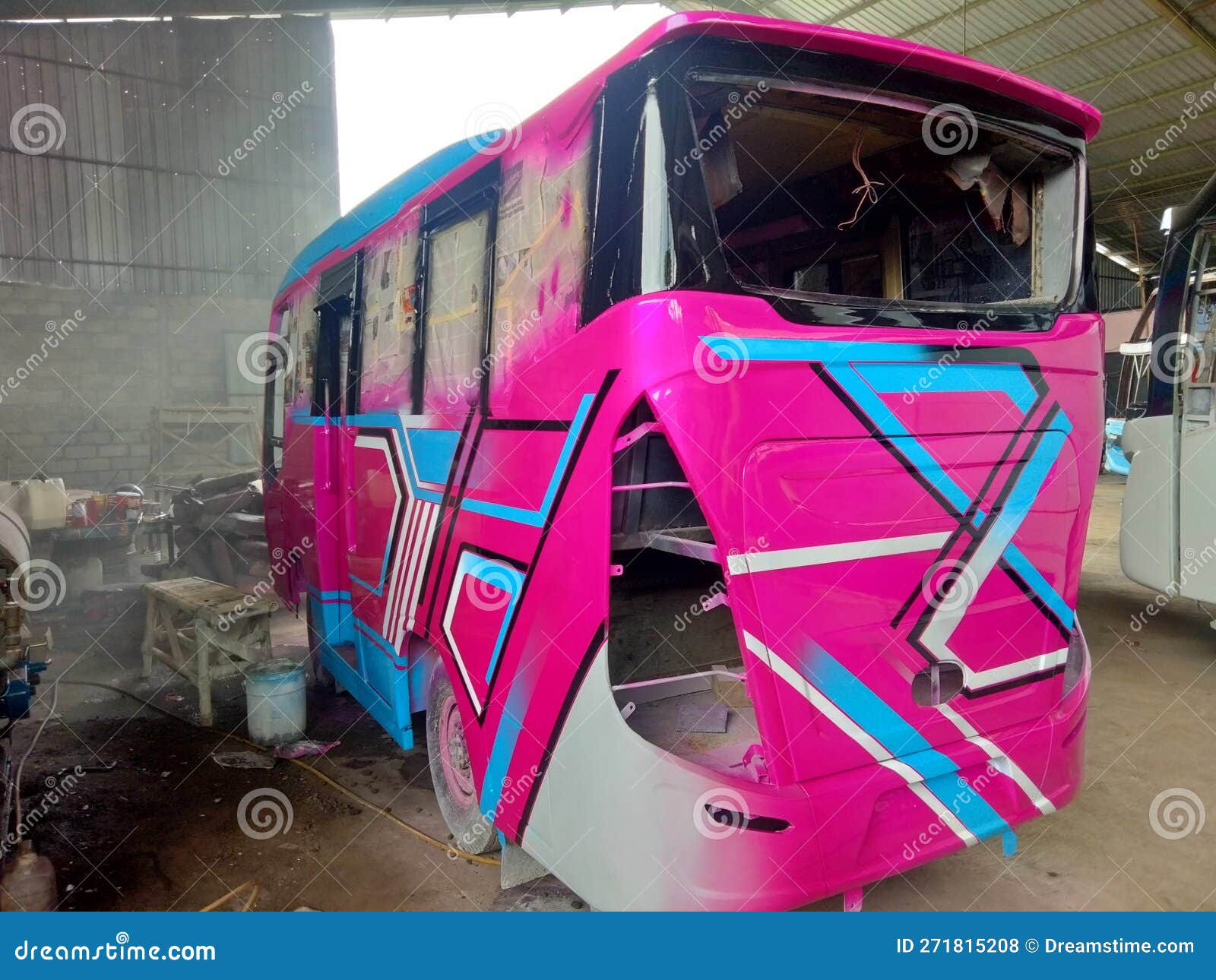 Painting my mikro bus stock photo. Image of mikro, pink - 271815208