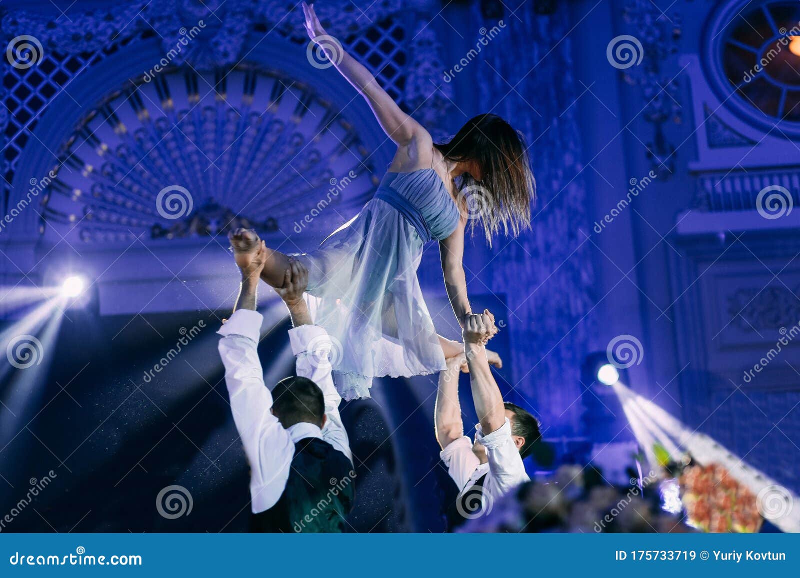 Pair Dance Performance Scene Club Beam Light Stock Image - Image of ...