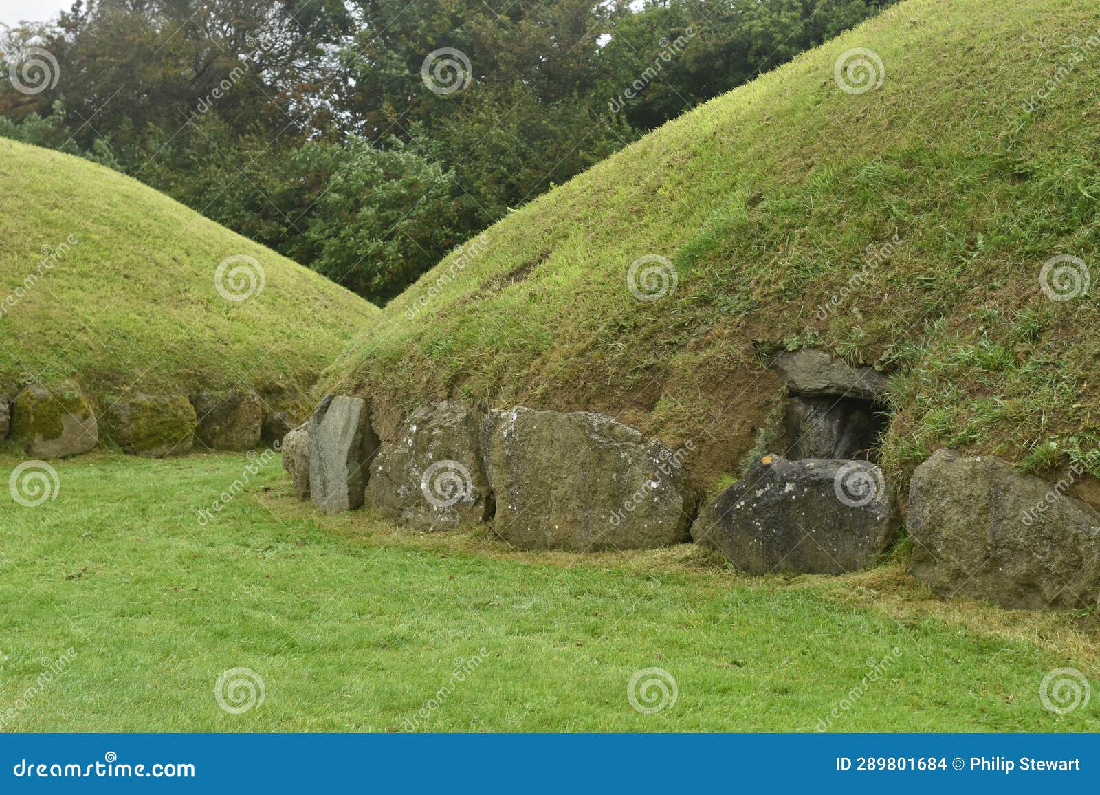 A Pair of Passage Tombs in the Neolithic Tomb Complex at Knowth in ...