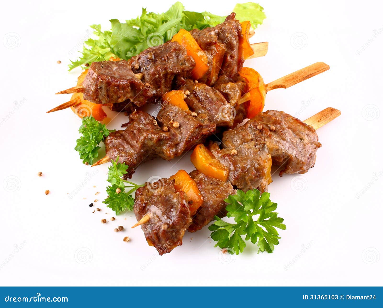 Paira No Espeto Com Pimenta Amarela E Salada Verde Imagem de Stock ...