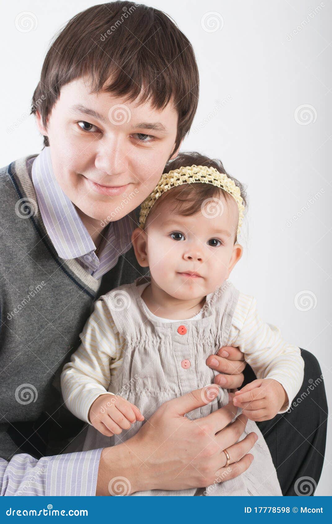 Pais Do Retrato Com Uma Filha Foto de Stock - Imagem de interessar ...