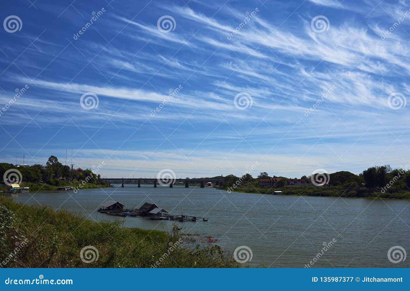 Paisagem Bonita Do Rio Da Lua Imagem de Stock - Imagem de campo, bonito ...