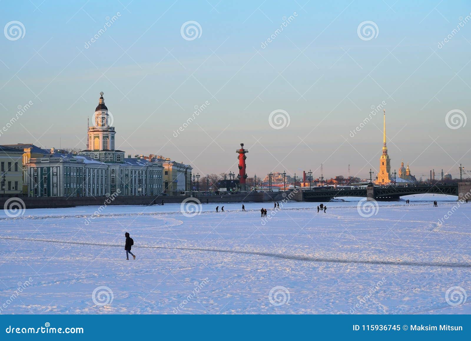 Paisagem Da Noite Com Kunstkamera, Coluna Rostral E Peter E Imagem de ...