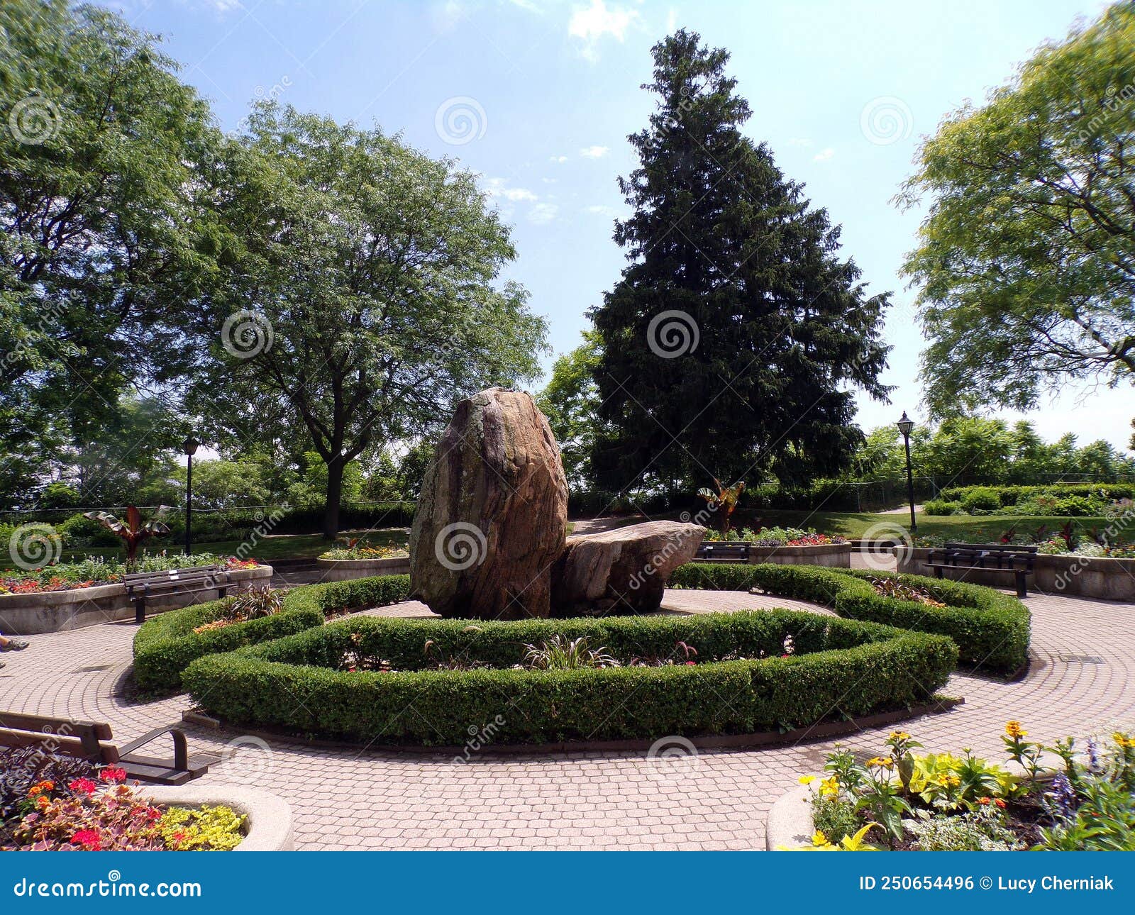 Paisagem de parque regular foto de stock. Imagem de folhas - 250654496