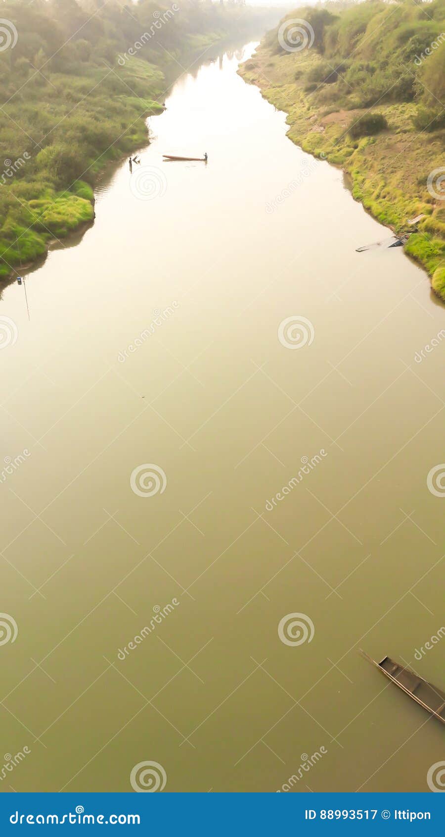 Paisagem Do Rio, Barco No Rio, Imagem de Stock - Imagem de desengate ...