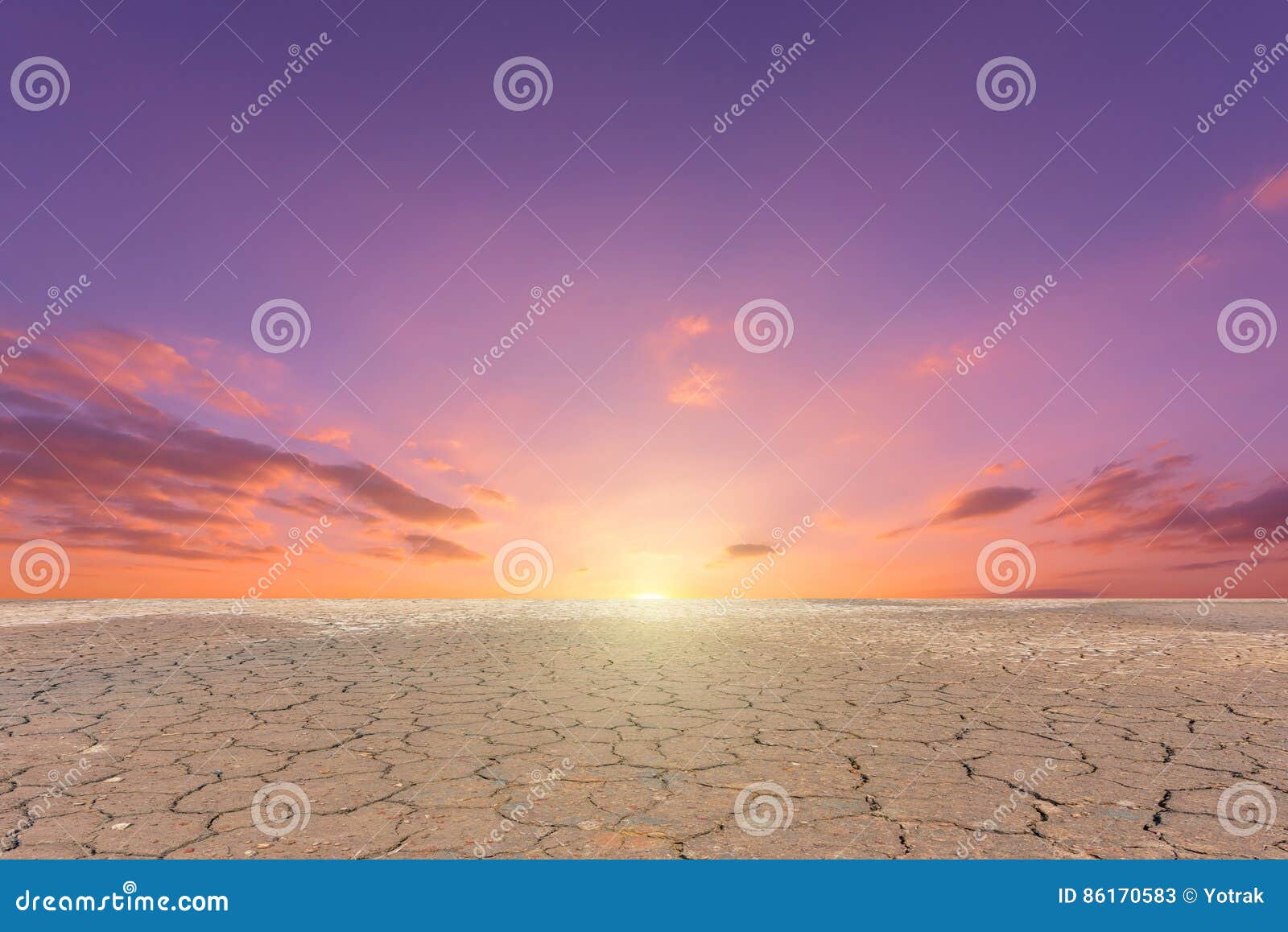 Paisagem Rachada Da Seca Do Solo Imagem de Stock - Imagem de nascente ...