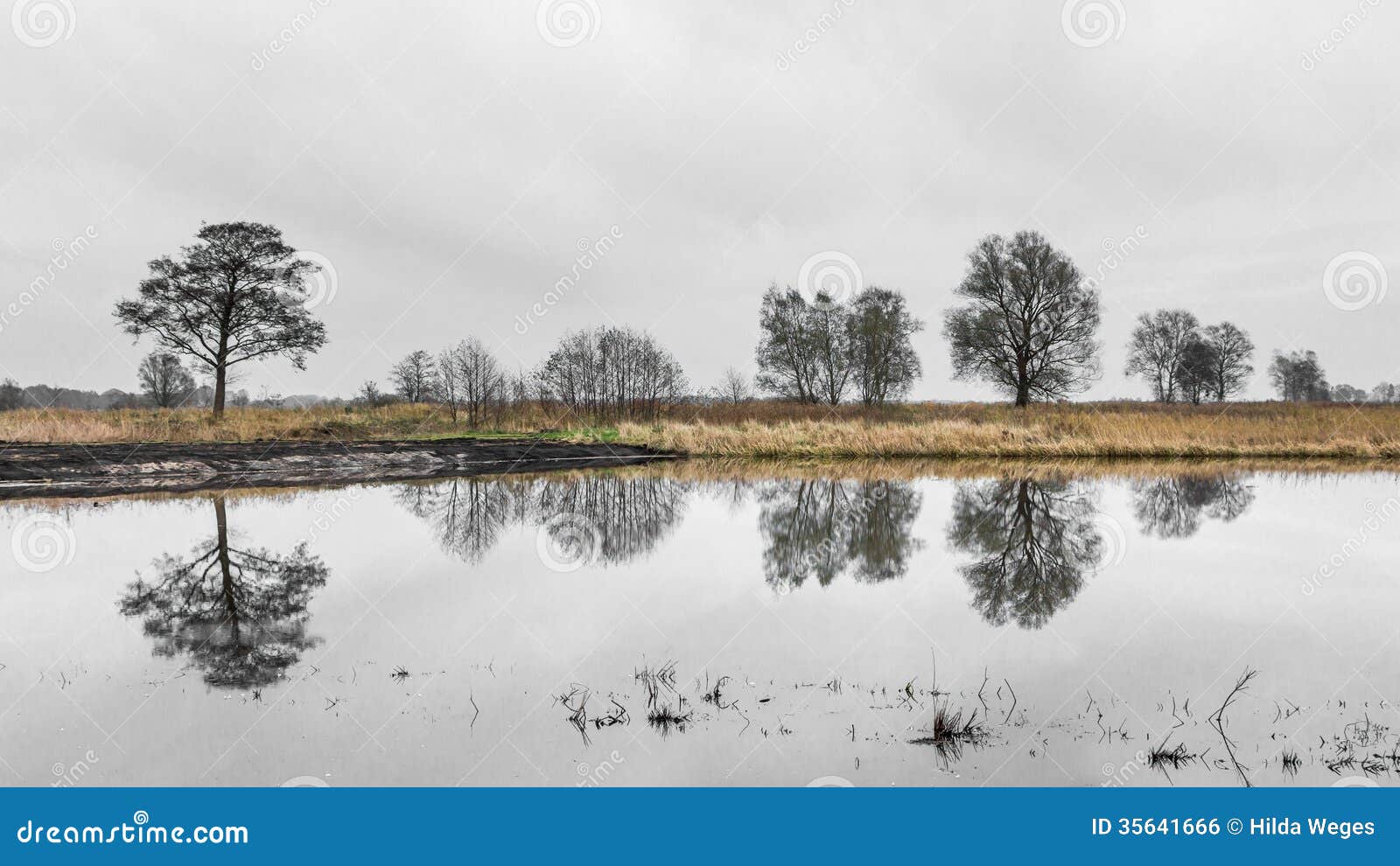 Paisaje calmado foto de archivo. Imagen de cielo, antiguo - 35641666