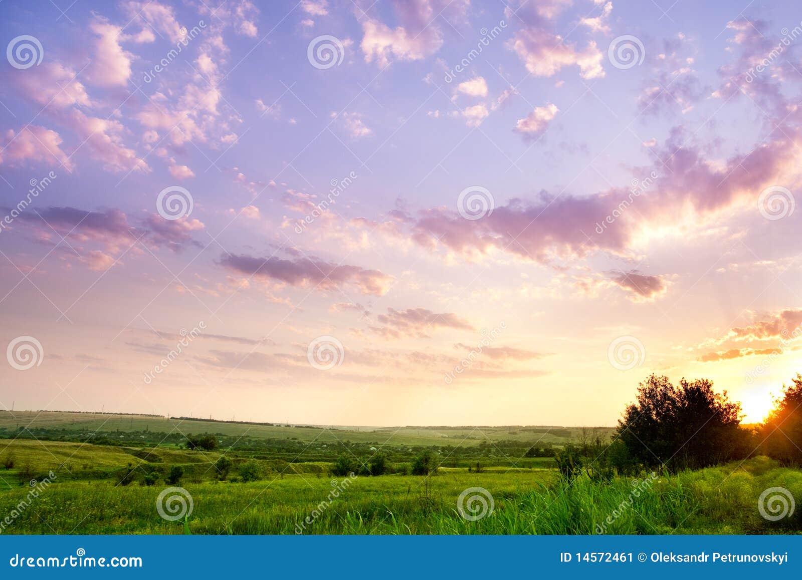 Paisaje Con Un Cielo Hermoso Imagen de archivo - Imagen de tierra ...