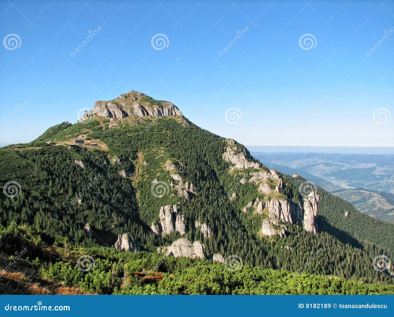 Paisaje de Ceahlau imagen de archivo. Imagen de pico, bosque - 8182189